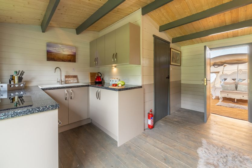 Dragonfly Spa Lodge – Thompson Hall Retreat
